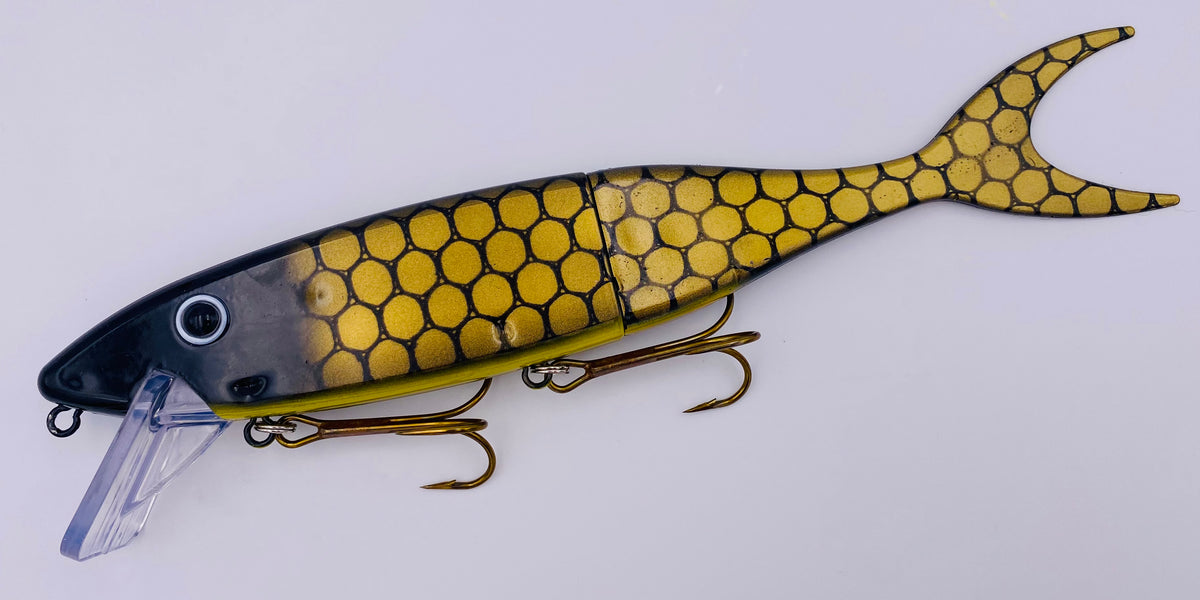 Magnum Shallow Invader UV Golden Sucker – Musky Innovations